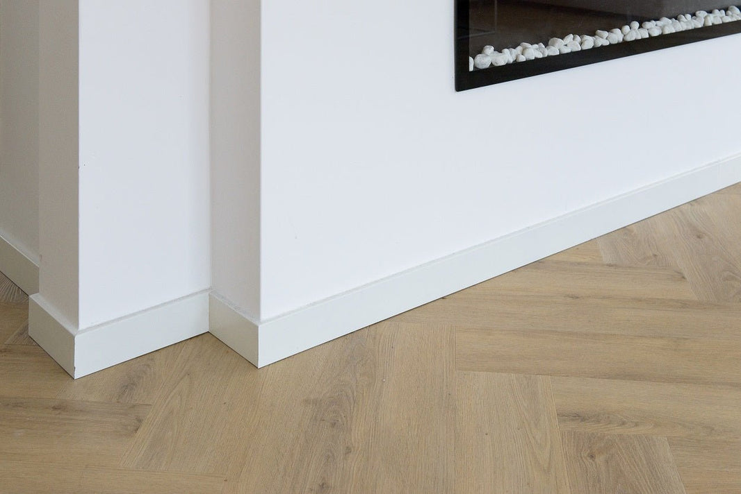 Hoe hoge plinten bevestigen? Tips, Tricks & Stappenplan! | Solza.nl